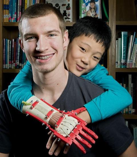 Kansas teen uses 3-D printer to make hand for boy